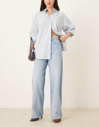 Calvin Klein Jeans Jeans in hellblauer Waschung mit weitem Bein