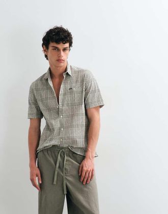 Barbour Carrock - Kurz&auml;rmliges, sommerliches Seersucker-Hemd in kariertem Cremewei&szlig;