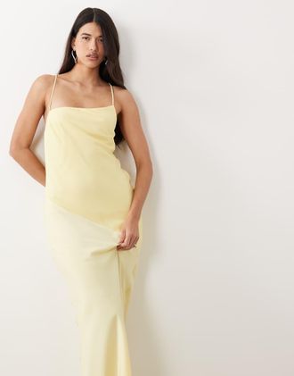 Asos Hybrid-Maxikleid aus Satin in Buttermilchgelb mit schmalen Tr&auml;gern und Eins&auml;tzen