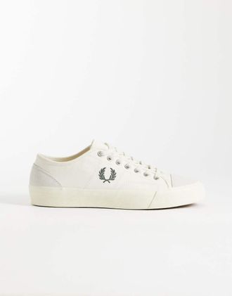 Fred Perry Hughes - Sneaker aus Canvas und Wildleder in Ecru-Wei&szlig;
