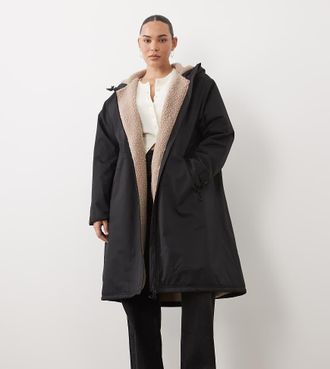 Asos Curve ASOS DESIGN Curve langer Regenmantel mit Borg-Futter in Schwarz
