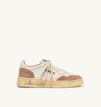 Autry SNEAKERS MEDALIST LOW SUPER VINTAGE AUS LEDER IN WEISS UND WILDLEDER IN ROSE CANNEL