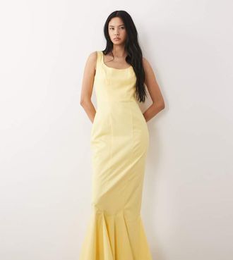 Asos Tall ASOS DESIGN Tall - Robe longue &agrave; encolure d&eacute;gag&eacute;e avec jupe &agrave; godets et ourlet plongeant - Jaune babeurre-Multicolore