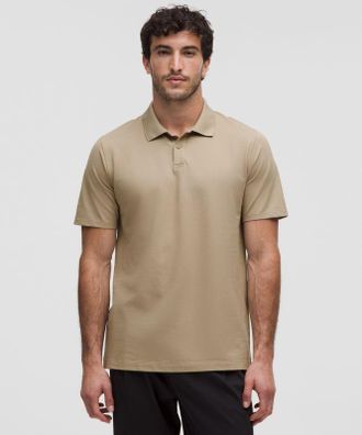 lululemon Kurz&auml;rmliges Piqu&eacute;-Poloshirt im Classic Fit f&uuml;r M&auml;nner - Gr&ouml;&szlig;e 2XL in Sheer Oak