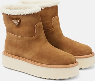 Prada Ankle Boots aus Veloursleder mit Shearling