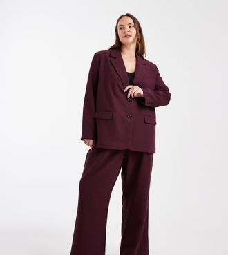 Vero Moda Curve Hose in Burgunderrot mit G&uuml;rtel und weitem Schnitt, Kombiteil