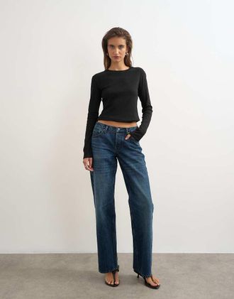 Topshop Ember Jeans mit niedrigem Bund und geradem, lockerem Bein in Blau-Schwarz