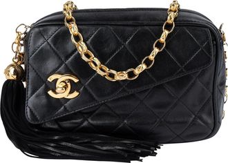 Chanel Crossbody Bags - Chanel Quilted Lambskin 24K Gold Camera Crossbody - Gr. unisize - in Schwarz - f&uuml;r Damen