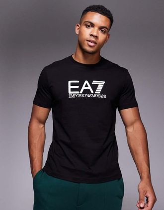 Emporio Armani Armani - EA7 Train Visibility - T-Shirt in Schwarz mit gro&szlig;em Logo