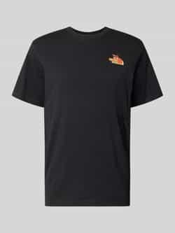 The North Face Regular Fit T-Shirt mit Motiv-Print auf der R&uuml;ckseite