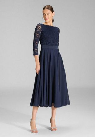 Swing Abendkleid Taillierter Schnitt mit ausgestelltem Rockteil