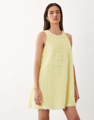 Vero Moda Robe droite courte sans manches en tissu textur&eacute; - Jaune pastel