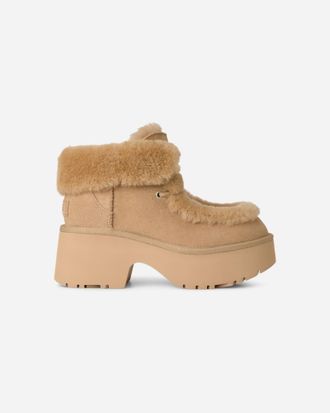 UGG Classic Esmee Schn&uuml;rstiefel f&uuml;r Damen in Brown, Gr&ouml;&szlig;e Wildleder