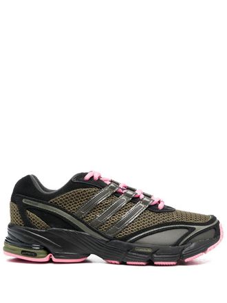 adidas baskets GW6863 &agrave; d&eacute;tails de perforations - Noir