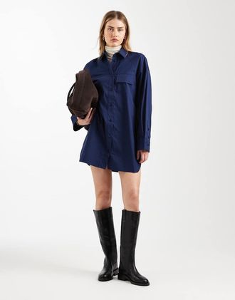 Asos Langärmliges Mini-Hemdkleid in Marineblau mit Taschen vorne