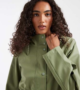 Vero Moda Tall veste enduite &agrave; capuche vert olive