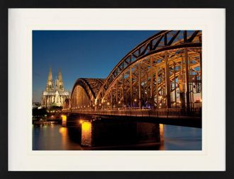 1art1 Köln Poster Hohenzollernbrücke Und Kölner Dom Bei Nacht Gerahmtes Bild Mit Edlem Passepartout | Wand-Bilder | Im Bilderrahmen 80x60 cm