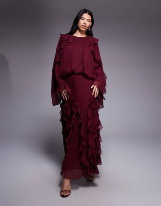 Asos Robe longue avec jupe &agrave; volants effet cascade et manches bouffantes - M&ucirc;re-Rouge