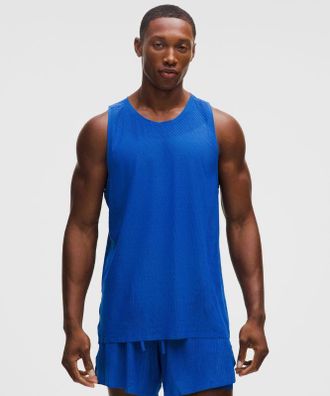 lululemon Fast and Free Ventiliertes Lauf-Tanktop f&uuml;r M&auml;nner - Gr&ouml;&szlig;e M in Galactic Cobalt