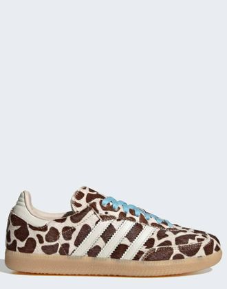adidas Originals Samba OG Sneaker mit Giraffenmuster und babyblauen Schn&uuml;rsenkeln-Neutral