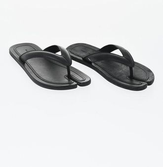 Maison Margiela MM22 Vegan Leather Flip-Flops TABI Solid Color size 35