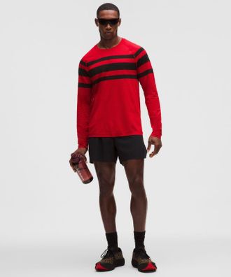 lululemon Metal Vent Tech Langarmshirt e Passform f&uuml;r M&auml;nner - Gr&ouml;&szlig;e 2XL in League Stripe Oxford Red/Oxford Red/Black