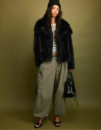 Stradivarius veste basique en faux-fur &agrave; col montant noire