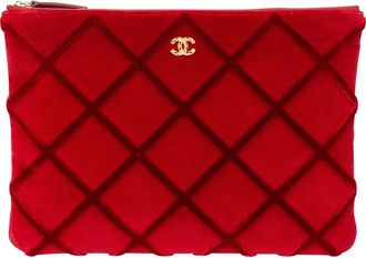 Chanel Crossbody Bags - Chanel Rouge Stitching Velvet CC Clutch - Gr. unisize - in Rot - f&uuml;r Damen