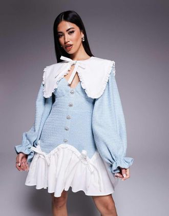 Asos Minikleid in Blau aus Bouclé und Baumwollpopeline mit verzierten Knöpfen