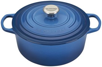 LE CREUSET Le Creuset Signature Gusseisen-Bräter mit Deckel, Ø 26 cm, Rund, Für alle Herdarten und Induktion geeignet, Volumen: 5,3 l, 5,135 kg, Marseille
