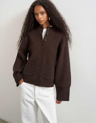 Topshop Strickjacke mit aufgesetzten Taschen in Braun
