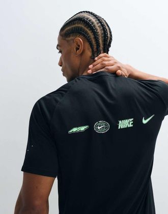Nike Stride - T-shirt imprim&eacute; en tissu Dri-FIT - Noir