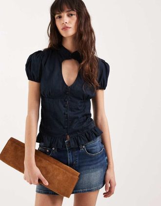 Motel Yamila - Bluse in Marineblau mit Puff&auml;rmeln und Schl&uuml;ssellochausschnitt