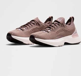 lululemon Chargefeel 3 Fitnessschuh f&uuml;r Frauen - Gr&ouml;&szlig;e 6/5 in Ashen Rose/Holistic White/Porcelain Pink