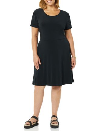 Amazon Essentials Damen Gerafftes A-Linien-Kleid mit kurzen Ärmeln und Rundhalsausschnitt (in Übergröße erhältlich), Schwarz, XXL