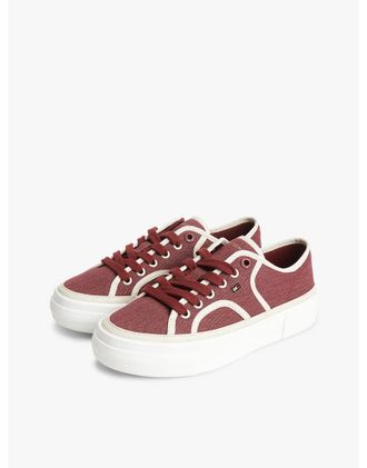 Tommy Hilfiger Leinen-Sneaker in Weinrot mit farblich abgesetzter Paspelierung und Plateausohle-Braun