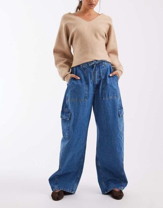 Asos Utility-Jeans mit Bindeg&uuml;rtel in Clean Blue, Kombiteil-Blau