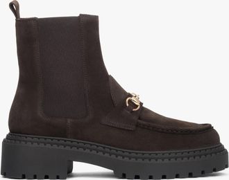 Estro & Luminara Chelsea Boots 09-3817