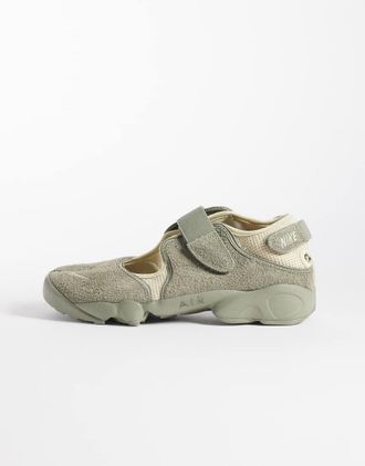 Nike Air Rift Sneaker aus Wildleder in Khaki-Gr&uuml;n