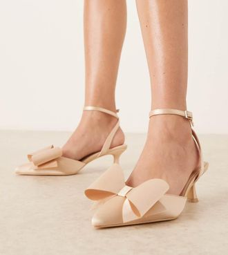 Be Mine Be Mine Bridal Wide Fit - Satin-Schuhe in Ros&eacute; mit Kitten-Absatz und Schleife, weite Passform-Rosa