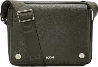 Loewe Pebble messenger moyen en cuir de veau grain&eacute; souple