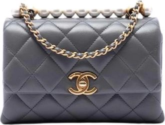 Chanel Sac bandouli&egrave;re matelass&eacute; doccasion en cuir dagneau - Femme - Pre-owned - Gris - Taille: ONE Size