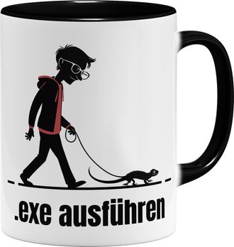 OM3 lustige Kaffee-Tasse mit Spruch - Informatiker exe ausführen - Programmierer Admin I - Keramik Becher - 325ml - Beidseitig Bedruckt - Schwarz