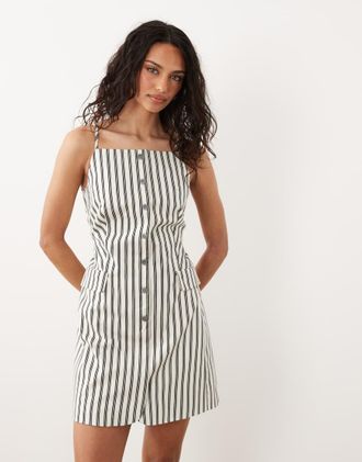 New Look Camisole-Minikleid in Creme mit Streifen und durchgehender Knopfleiste-Wei&szlig;