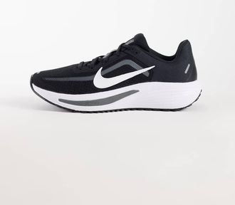 Nike Quest 7 baskets noires et blanches