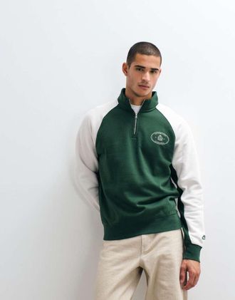 Nike Club NCC sweat-shirt &agrave; demi-zip avec logo en vert et blanc cass&eacute;