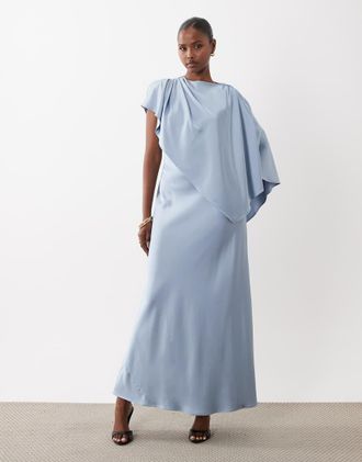 Forever New Robe longue asym&eacute;trique avec cape - Bleu cendr&eacute;