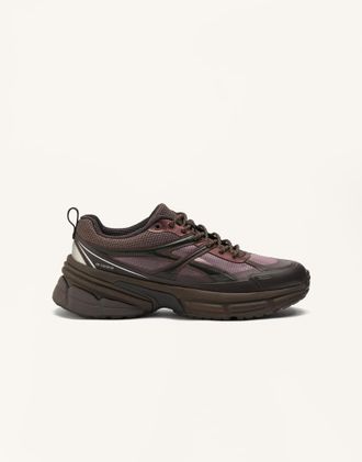 Oysho Lauf-Sneaker in Pflaume-Rot