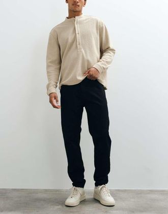 Brave Soul Chino aus Baumwoll-Twill in Schwarz