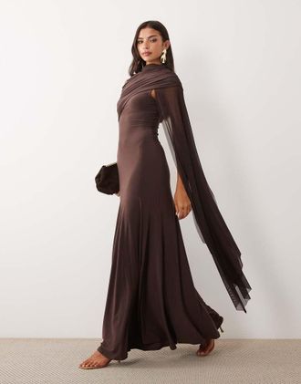 Asos robe longue cape en tulle avec empi&egrave;cement superpos&eacute; et godets marron